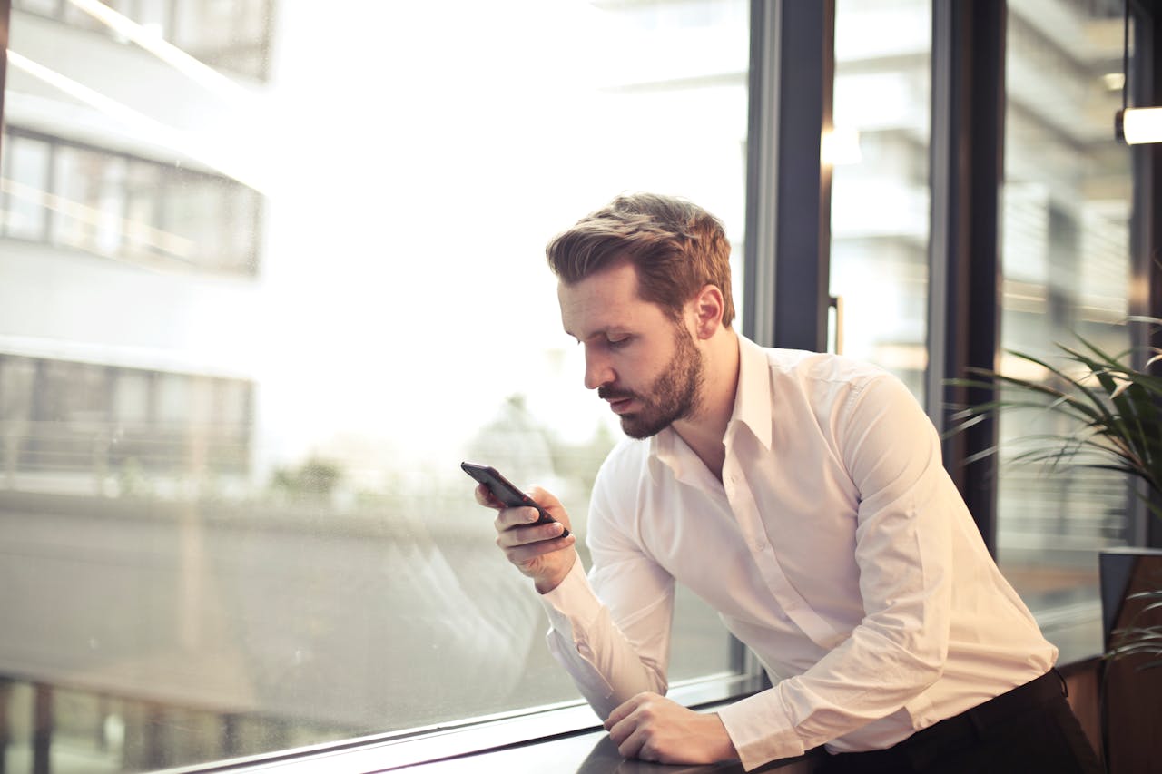 12 Scammer Numbers and Area Codes You Should Never Answer | Spokeo