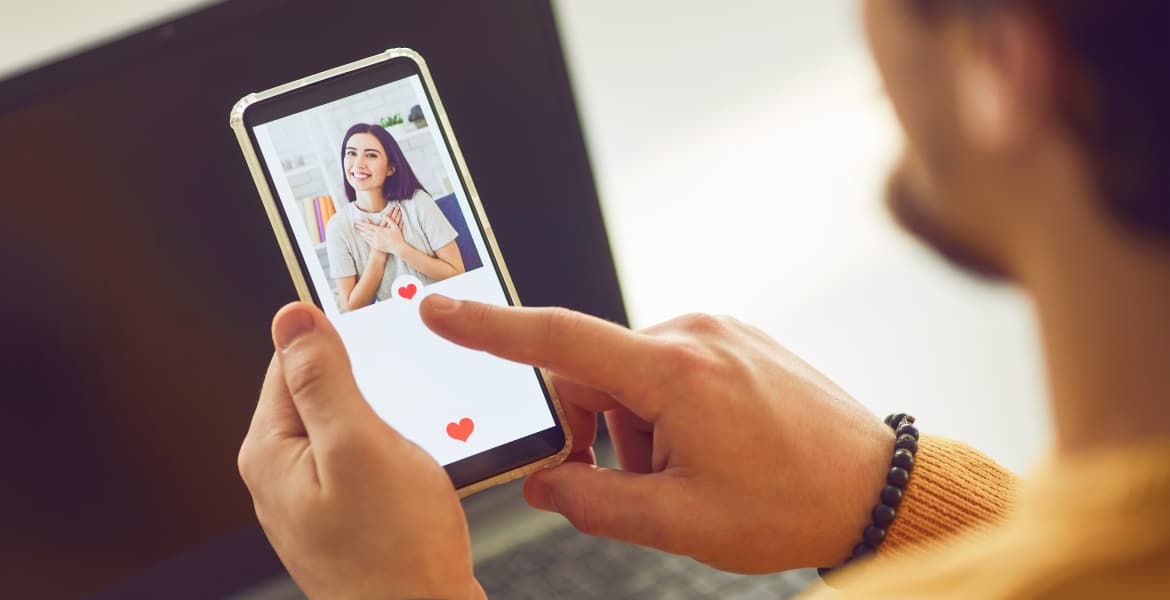 7 of the Worst Tinder Scams | Spokeo